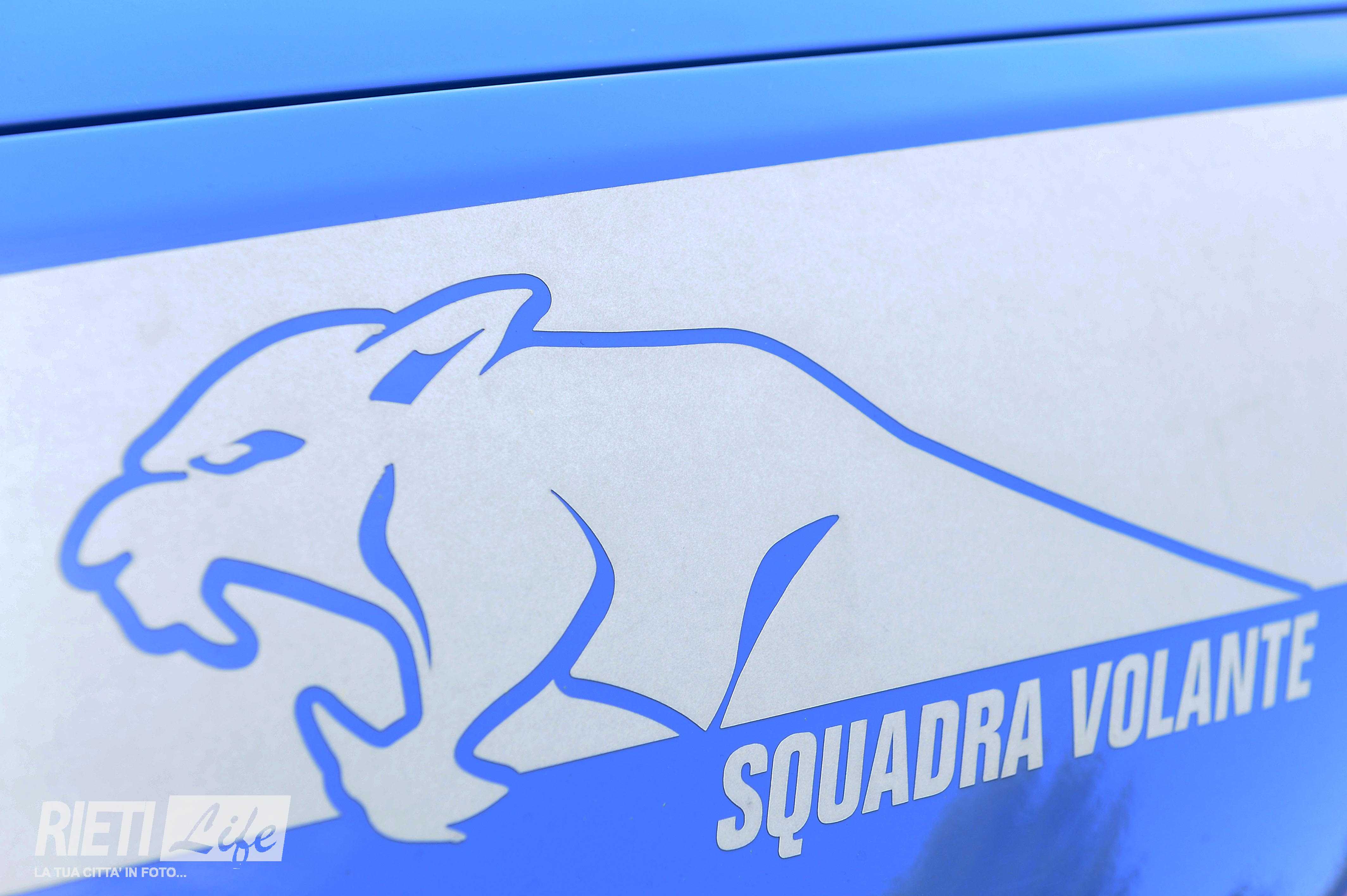 Non risponde al telefono e non apre la porta: donna salvata dalla ...