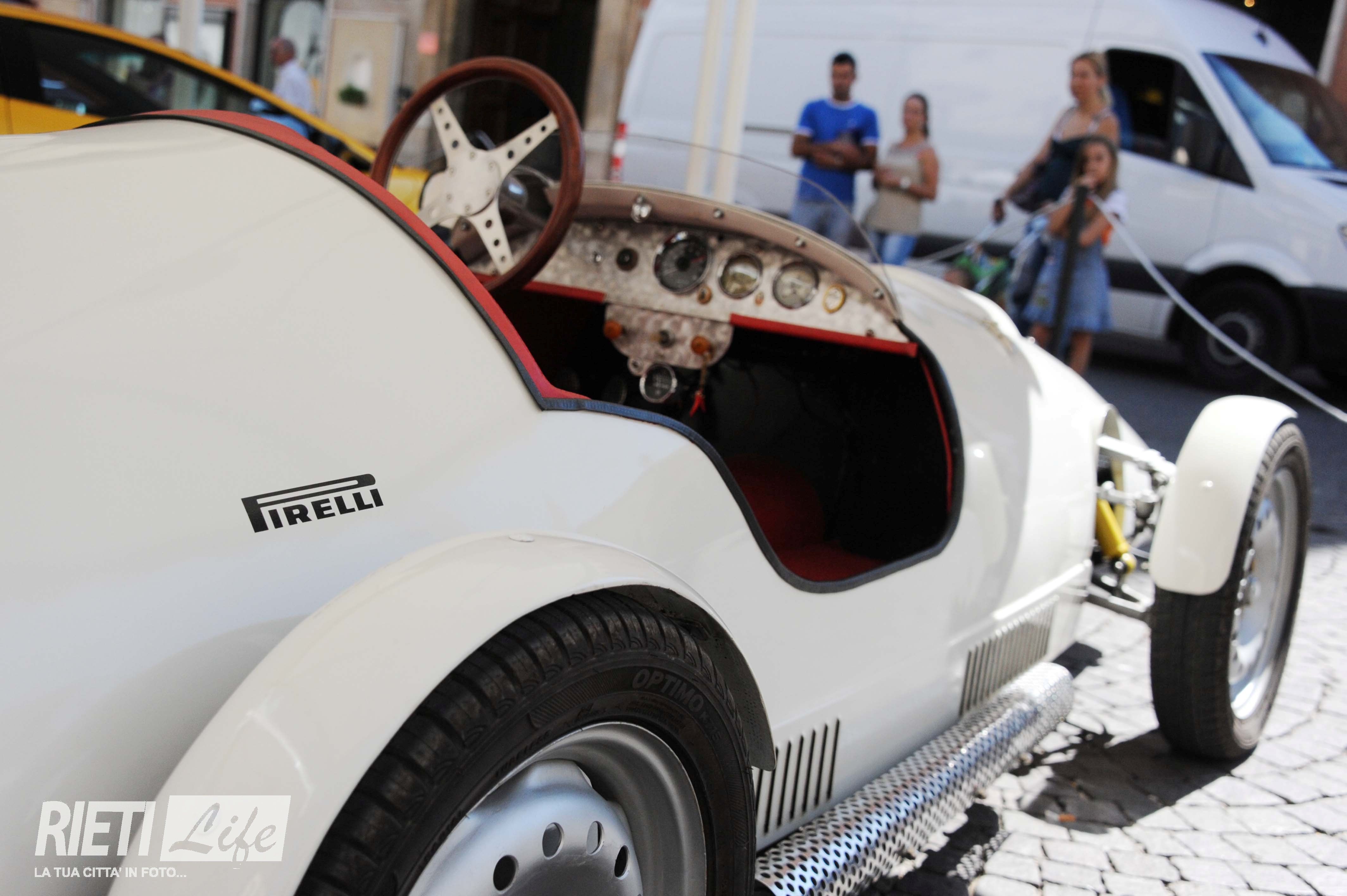 AUTO E MOTO D'EPOCA INVADONO IL CENTRO STORICO IN RICORDO DEL PROFESSOR ...