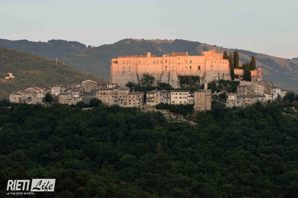 Il castello di Rocca Sinibalda aperto ai visitatori per le feste del 25 ...