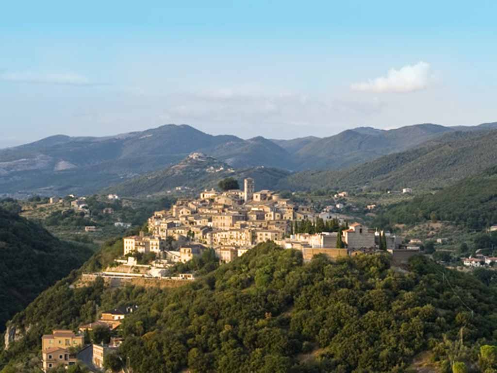 Casperia, immersa nel mito tra strade senza tempo e panorami ...