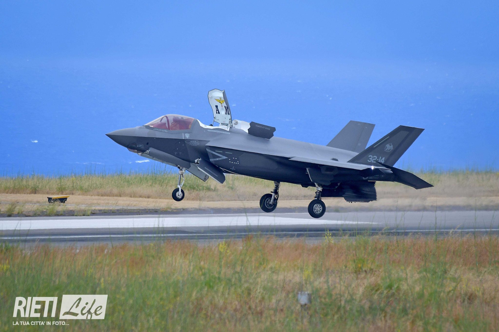 FUORI LE MURA | A Pantelleria con l'Aeronautica Militare per la Falcon ...