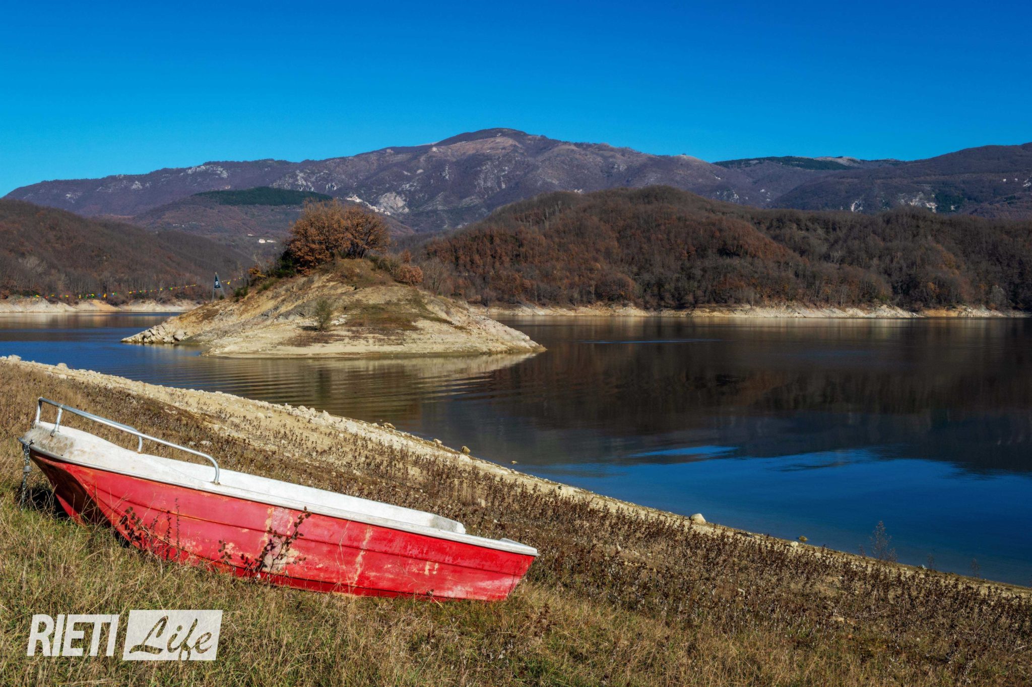 “Nature”, la bellezza della Provincia in una foto: il Lago del Salto ...