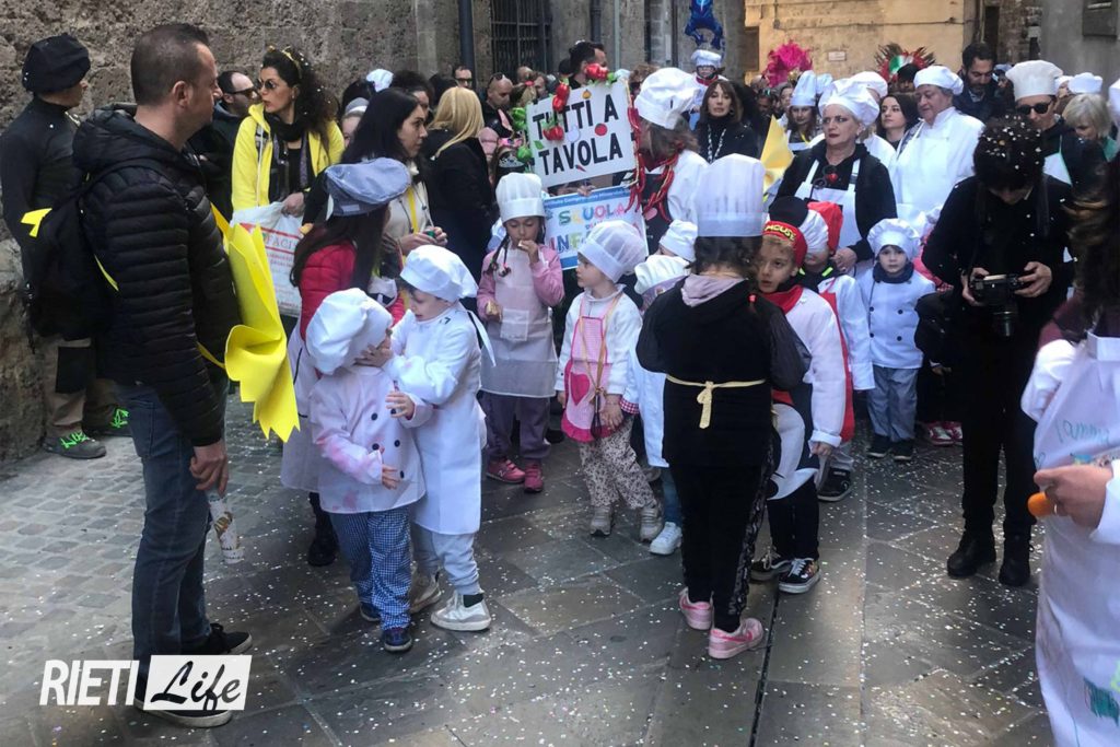 Gli alunni della scuola dell’infanzia Borgo Santa Lucia dell’istituto comprensivo Minervini ...