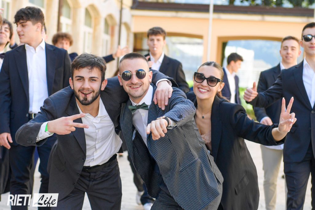 Maturità, gli studenti festeggiano i 100 giorni agli esami. Sorrisi ...