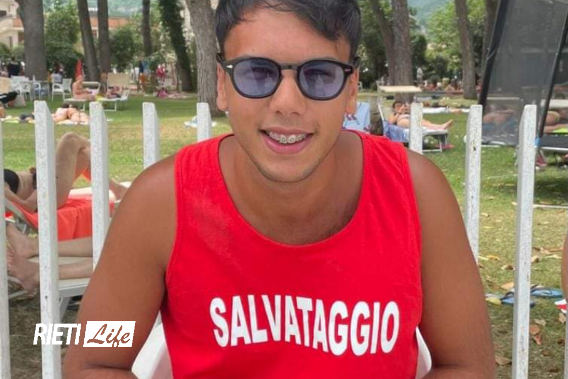 Malore in piscina, rischia di annegare: salvato da Diego, il bagnino ...