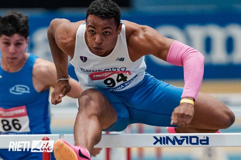 Il primatista italiano dei 110 ostacoli, Lorenzo Simonelli, sabato in ...