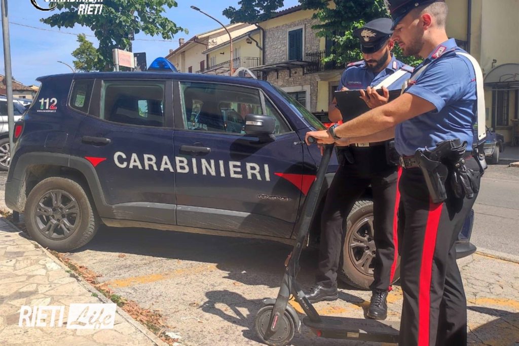 Botte ai Carabinieri che gli trovano il monopattino rubato: tenta la fuga poi viene arrestato ...