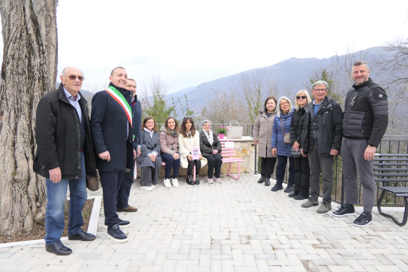 Turania si tinge di rosa: una panchina per la prevenzione oncologica ...