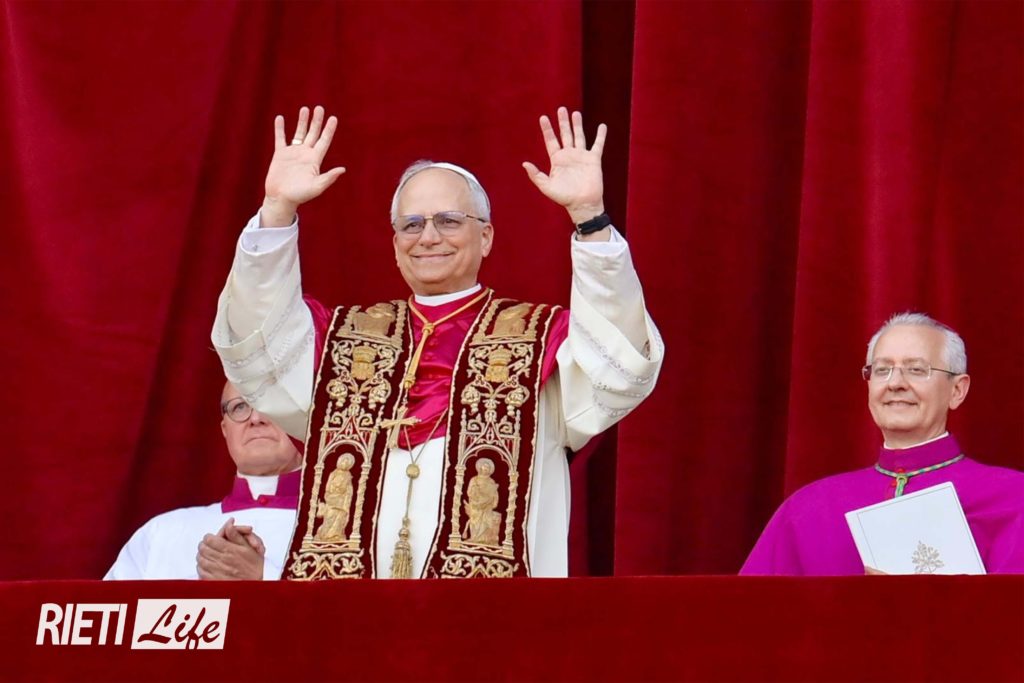 "Leone XIV, messaggero di pace": il saluto commosso della comunità ...